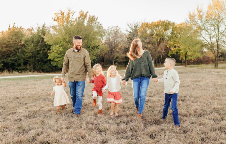 7 Easy Ways To Make Family Photos Less Stressful | Charis Elisabeth ...