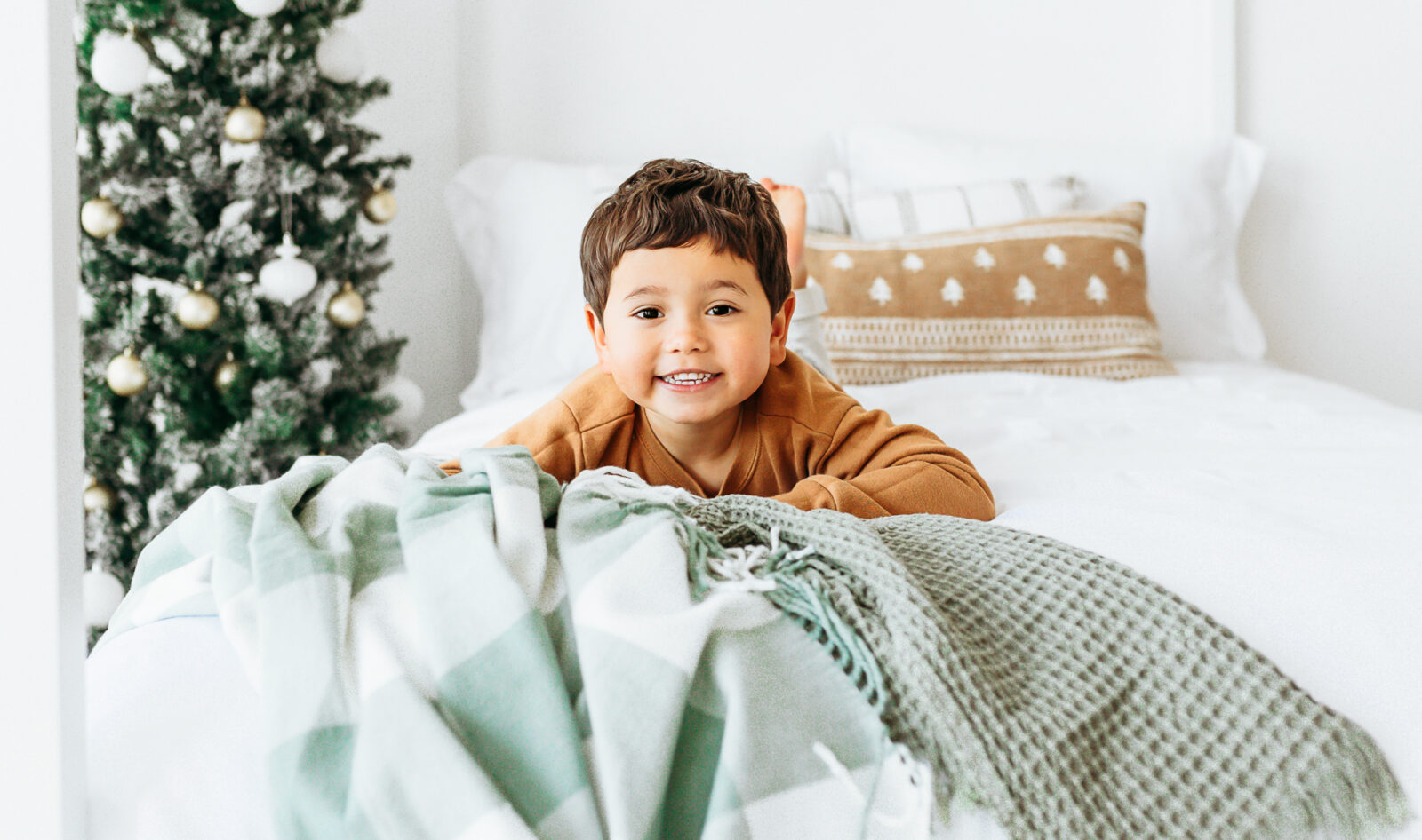 Studio Christmas Mini Sessions | Charis Elisabeth Photography